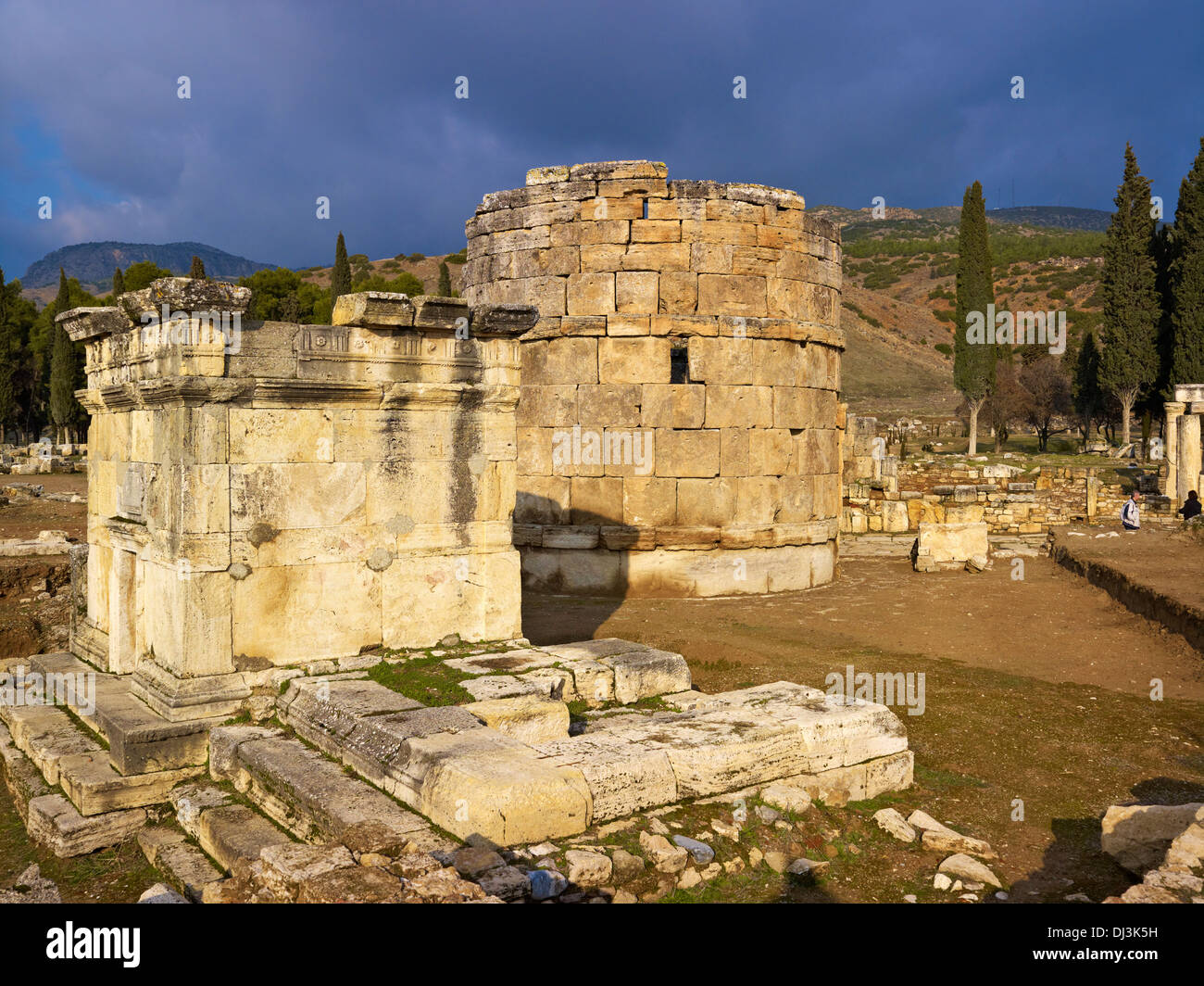 Domitian Gate and grave, Hierapolis, Pamukkale, Turkey Stock Photo - Alamy