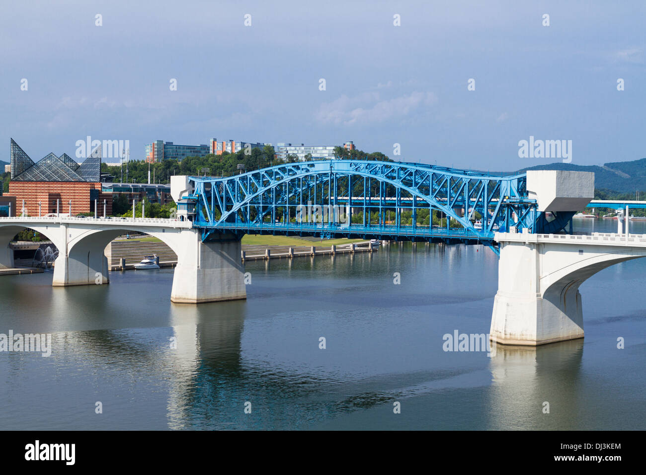 Market Street Bridge, over the Tennessee River in Chattanooga Stock ...