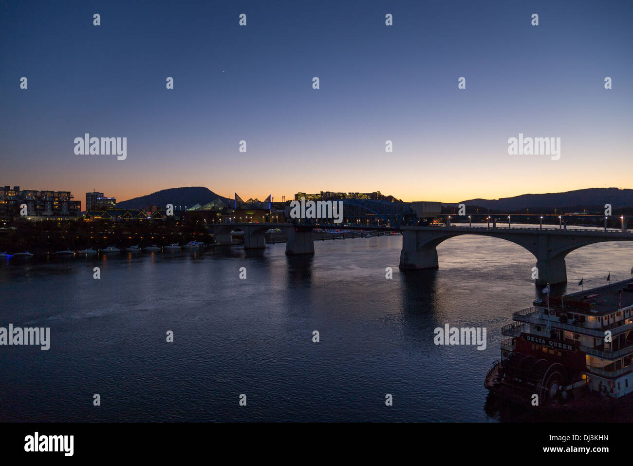 The Chattanooga, Tennessee skyline at sunset, with Lookout Mountain ...