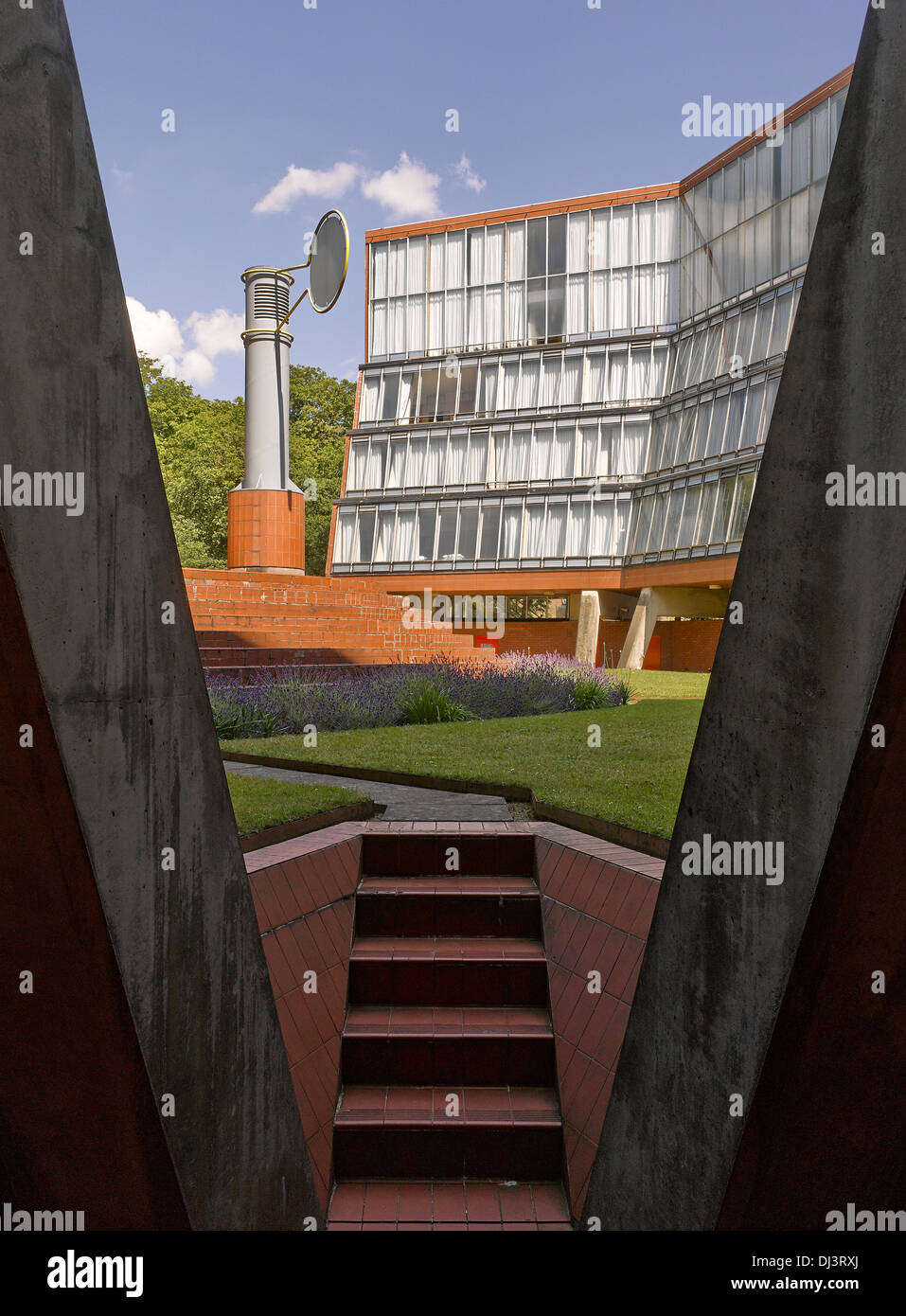 The Florey Building, Oxford, United Kingdom. Architect: Sir James ...