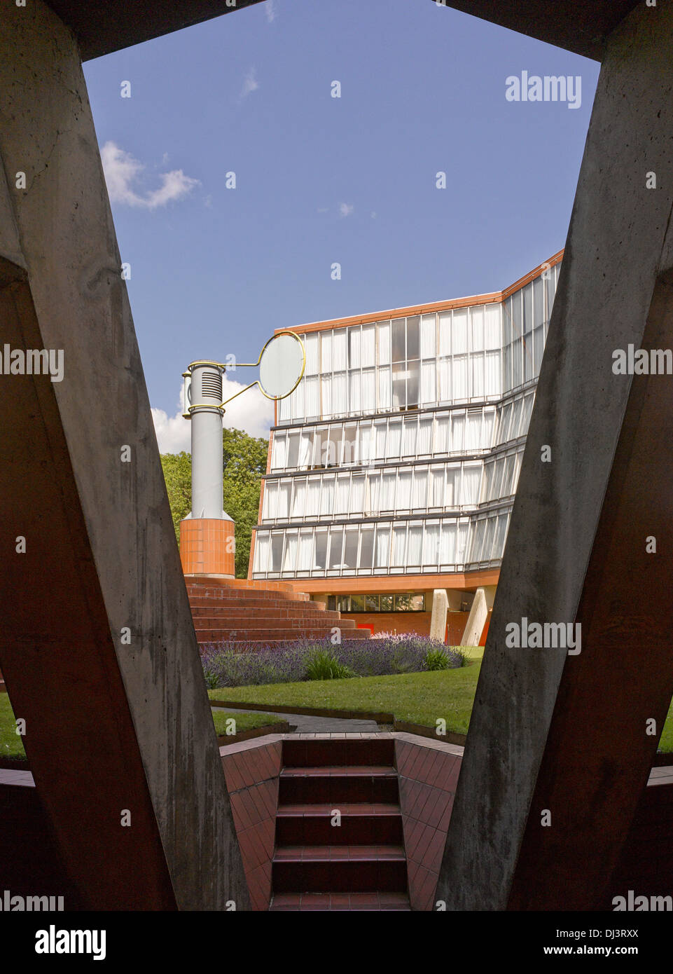 The Florey Building, Oxford, United Kingdom. Architect: Sir James ...