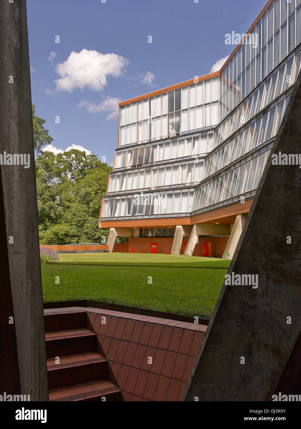 The Florey Building, Oxford, United Kingdom. Architect: Sir James ...