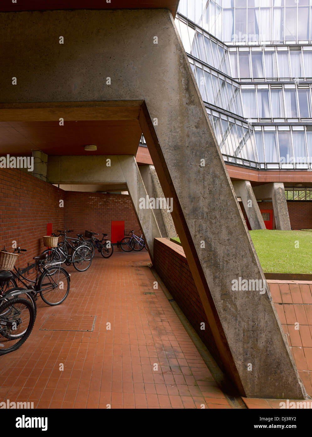 The Florey Building, Oxford, United Kingdom. Architect: Sir James ...