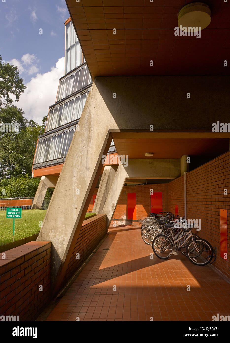 The Florey Building, Oxford, United Kingdom. Architect: Sir James ...