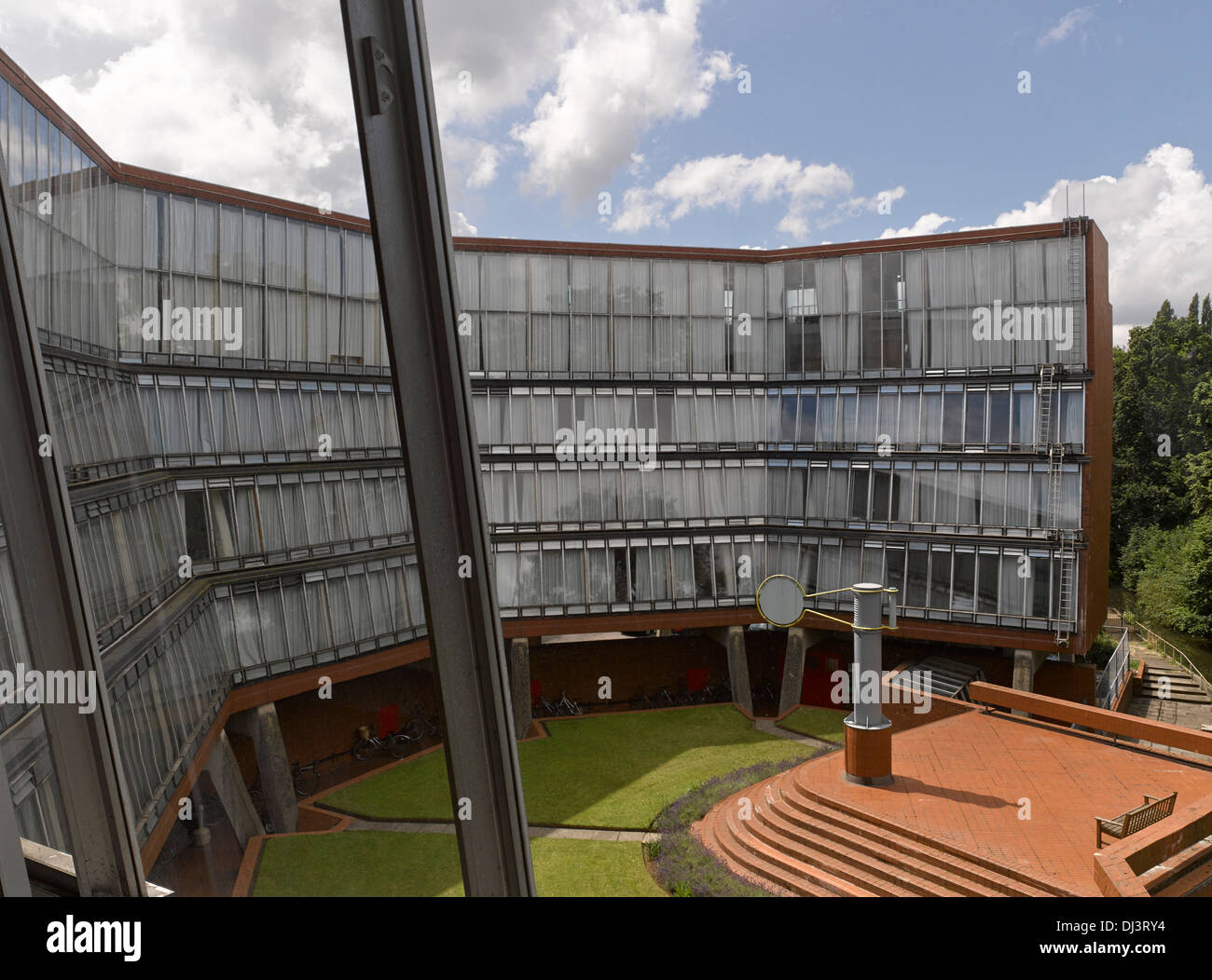 The Florey Building, Oxford, United Kingdom. Architect: Sir James ...