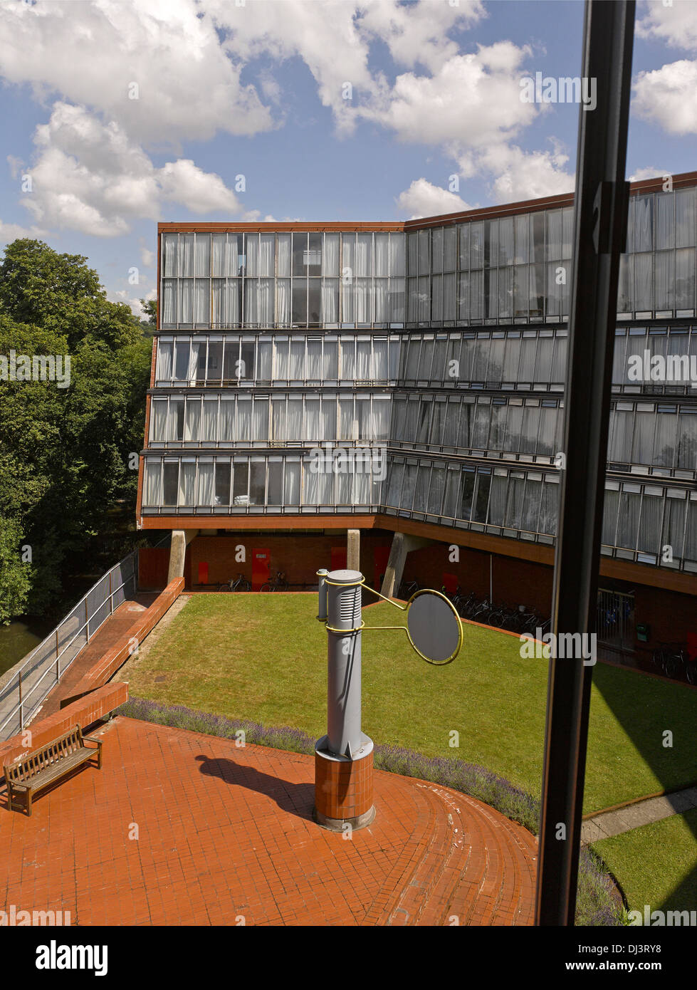 The Florey Building, Oxford, United Kingdom. Architect: Sir James ...