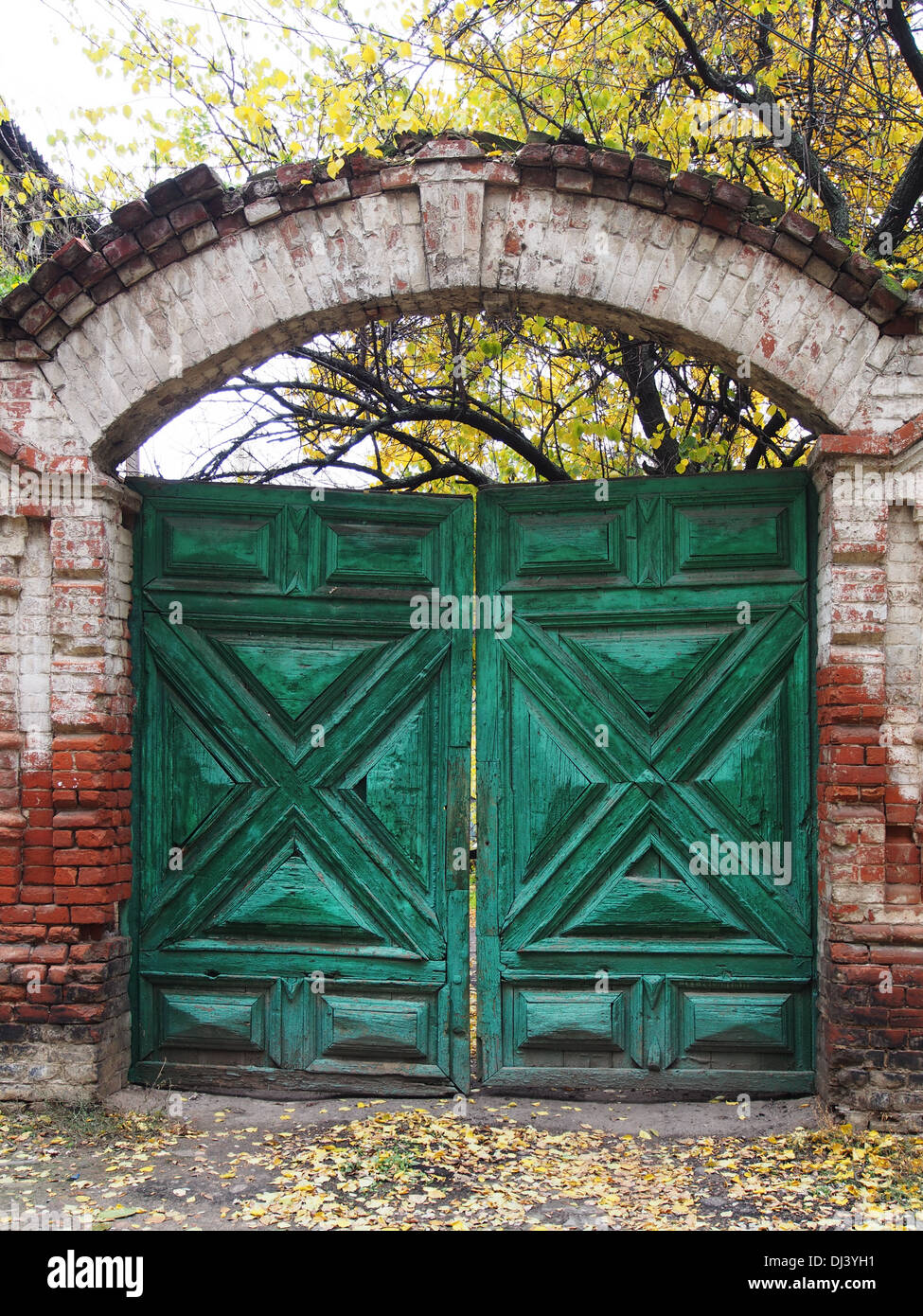 Exterior house front green gate hi-res stock photography and images - Alamy