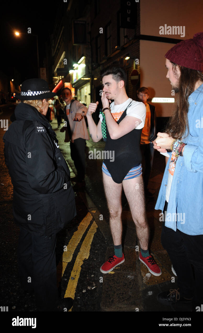 Police officer talking student hi-res stock photography and images - Alamy