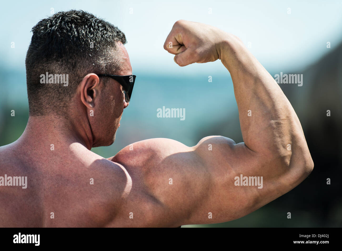 Muscle flexing hi-res stock photography and images - Alamy