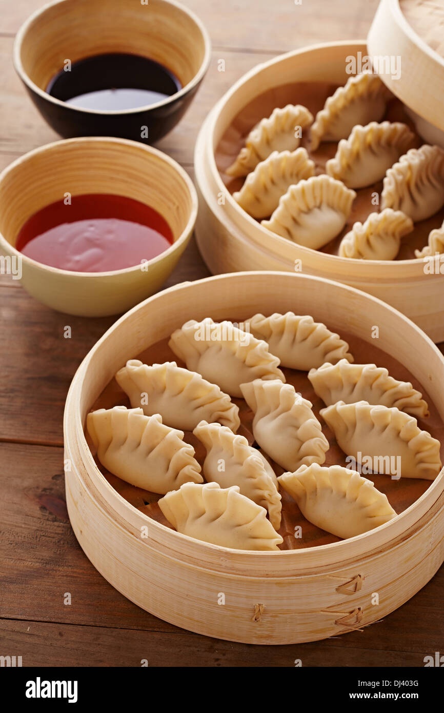 Homemade dim-sum asian dumplings on a traditional bamboo steamer Stock ...