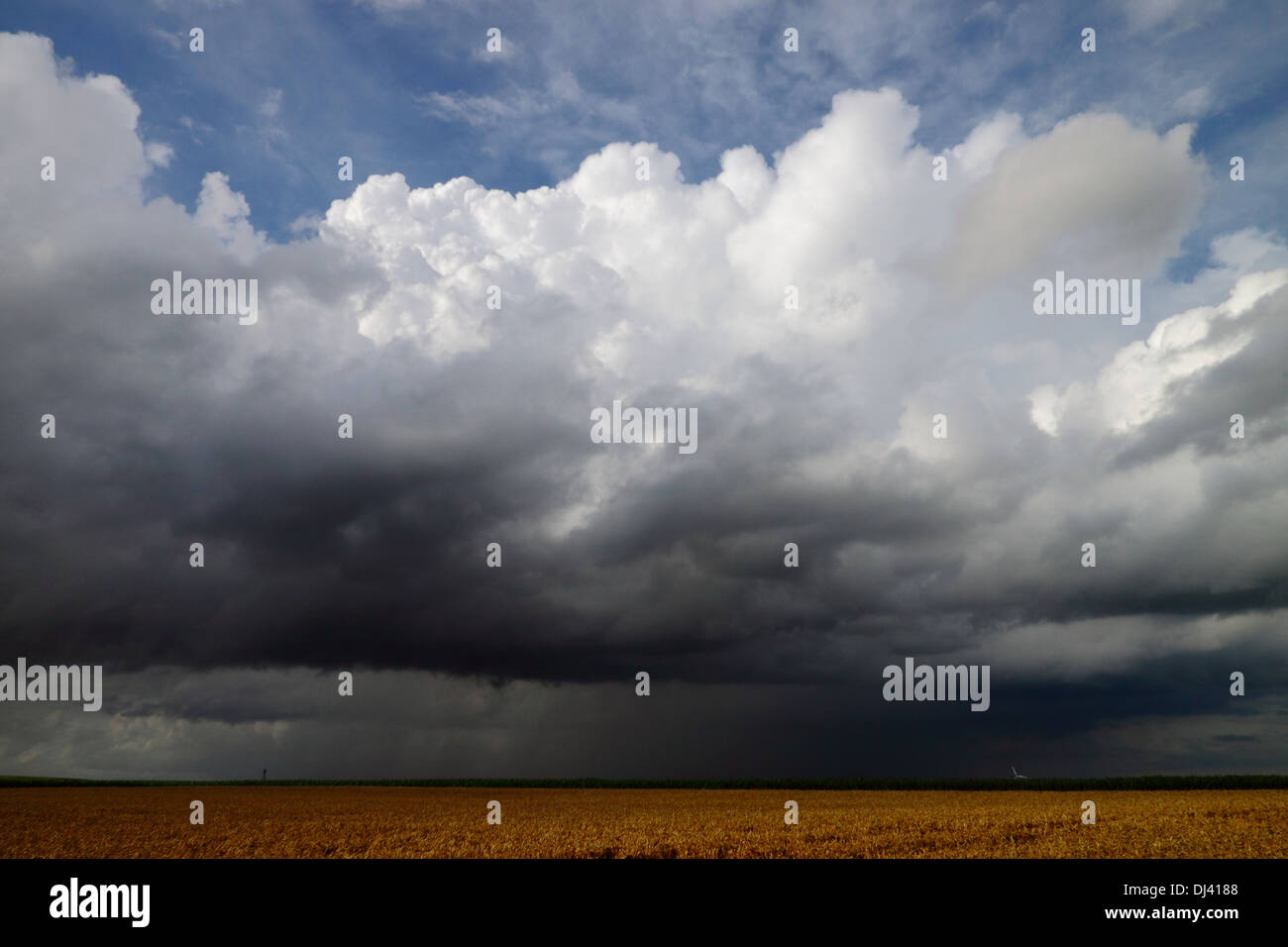 Approaching storm hi-res stock photography and images - Alamy