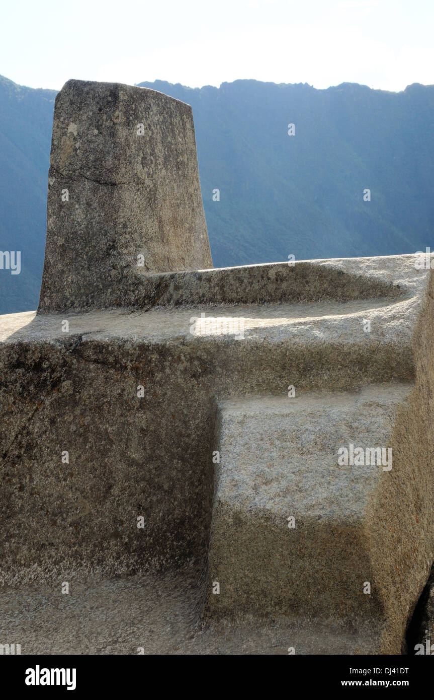 Intihuatana machu picchu peru Stock Photo - Alamy