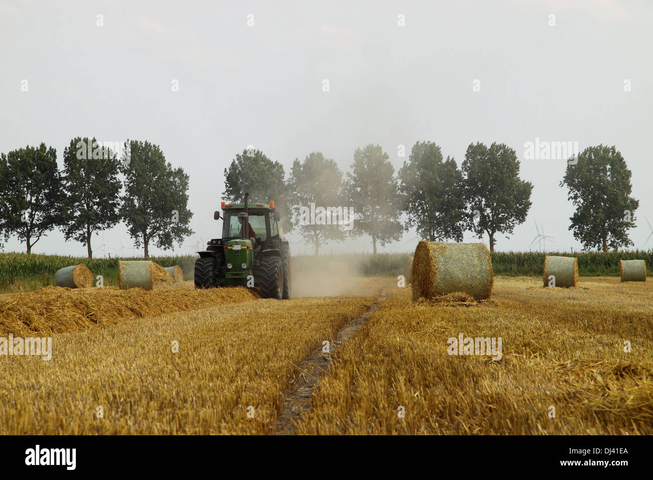 Traktor rundballenpresse hi-res stock photography and images - Alamy