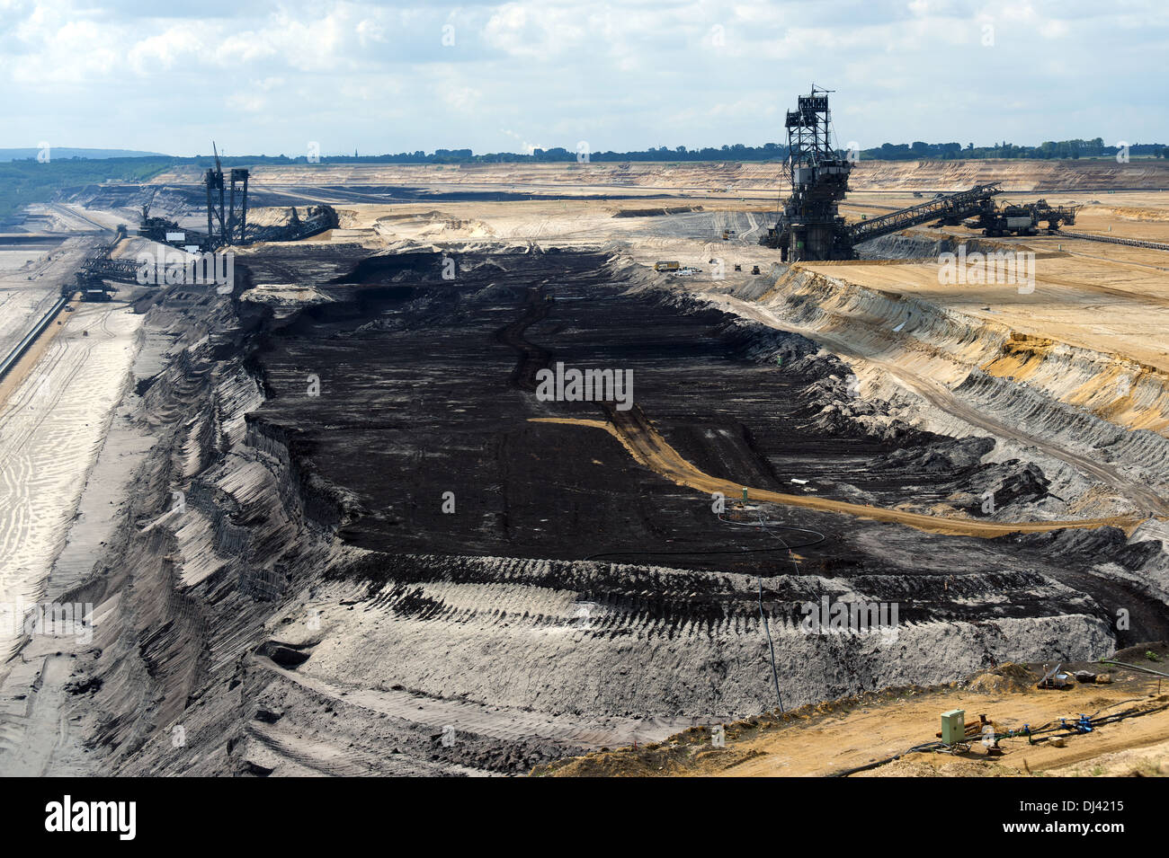 Braunkohle bagger hi-res stock photography and images - Alamy