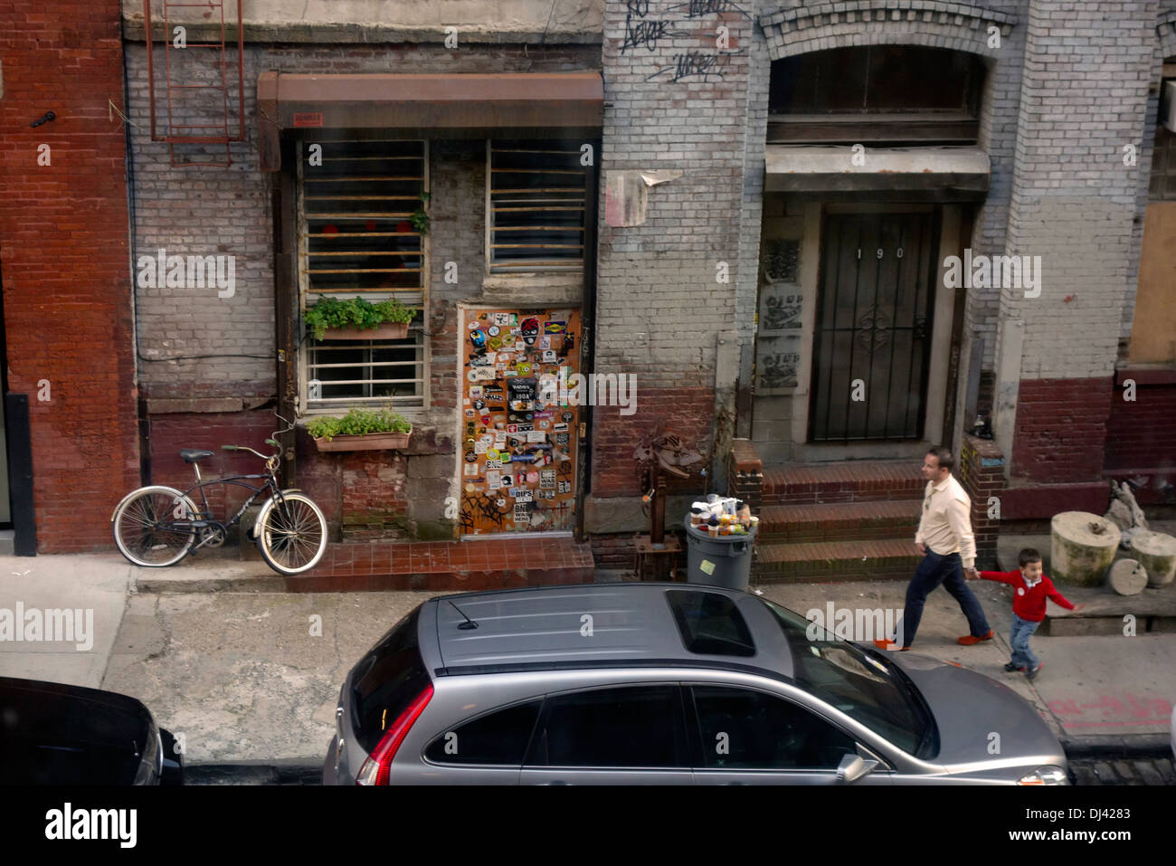 Dumbo brooklyn street art hi-res stock photography and images - Alamy