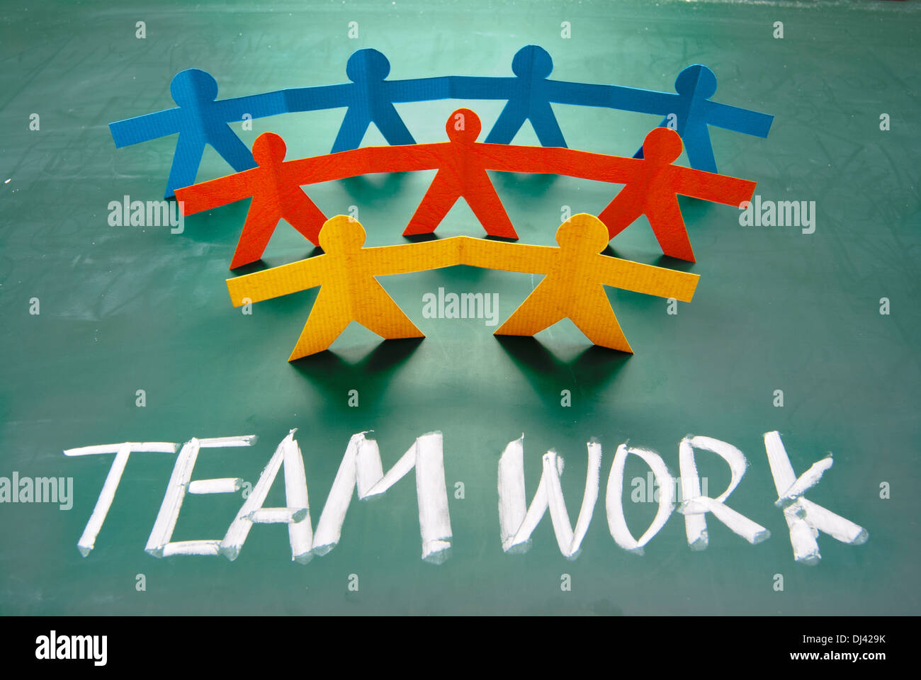 Teamwork words and colorful paper dolls Stock Photo - Alamy