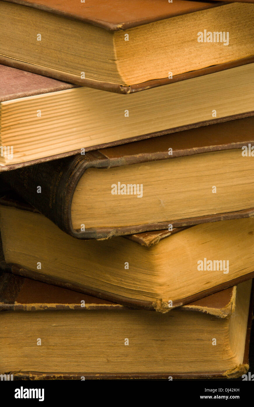 Pile of classic books hi-res stock photography and images - Alamy