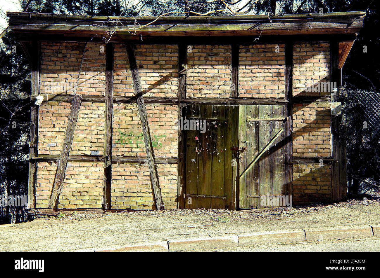 Wall - Gate - hut Stock Photo - Alamy