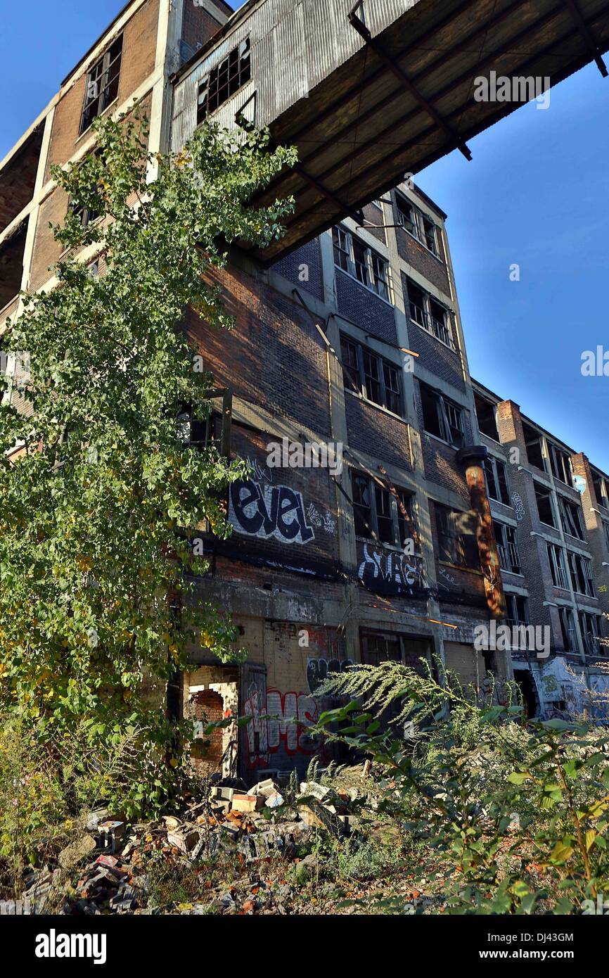 The Detroit Packard Automotive Plant opened in 1903 and was closed in ...