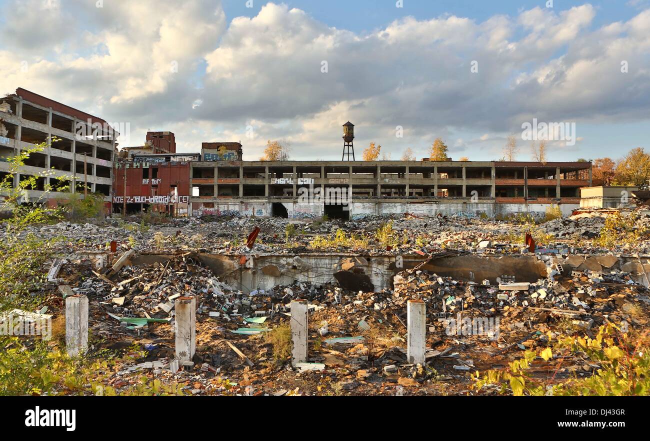 The Detroit Packard Automotive Plant opened in 1903 and was closed in ...