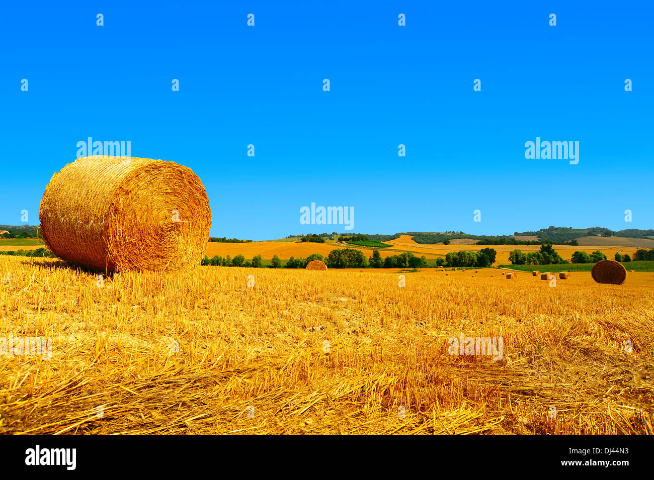 Hay bail field sunset hi-res stock photography and images - Alamy