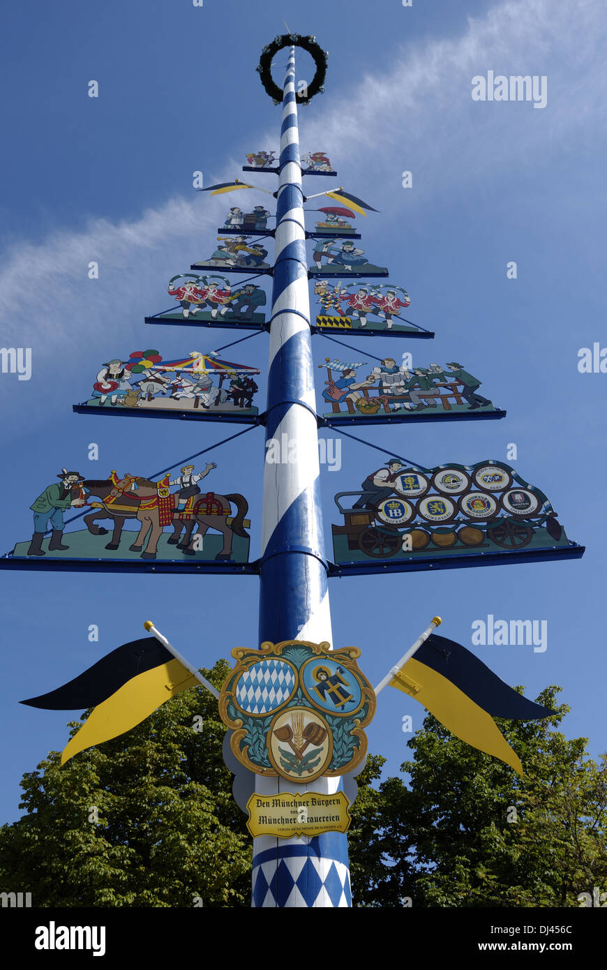 Maypole in viktualienmarkt munich germany hi-res stock photography and ...