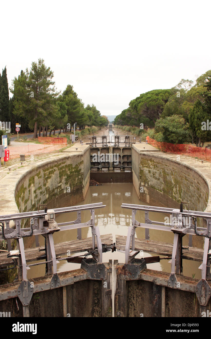 Canal du midi ecluse hi-res stock photography and images - Alamy