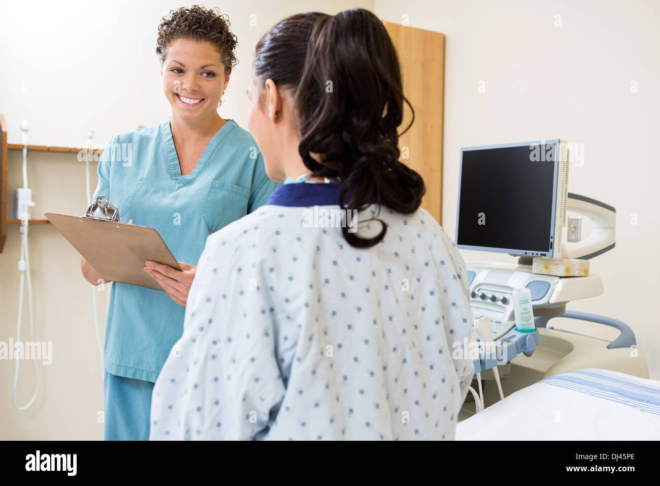 Nurse writing notes hi-res stock photography and images - Alamy