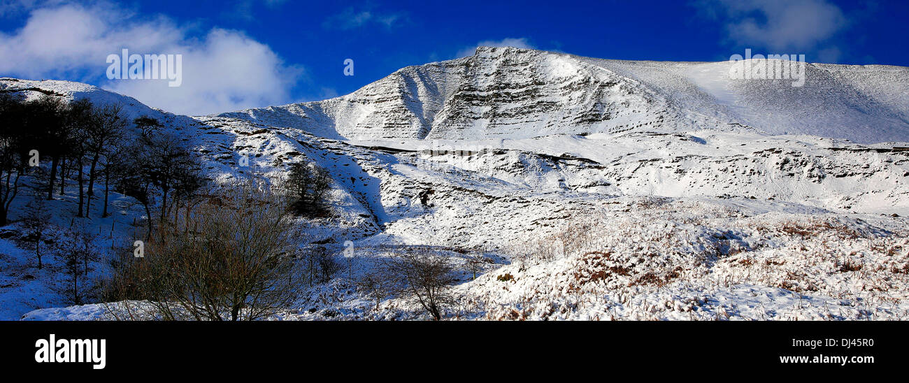Winter Snow Mam Tor peak hill Lose Hill ridge Hope valley Peak District ...