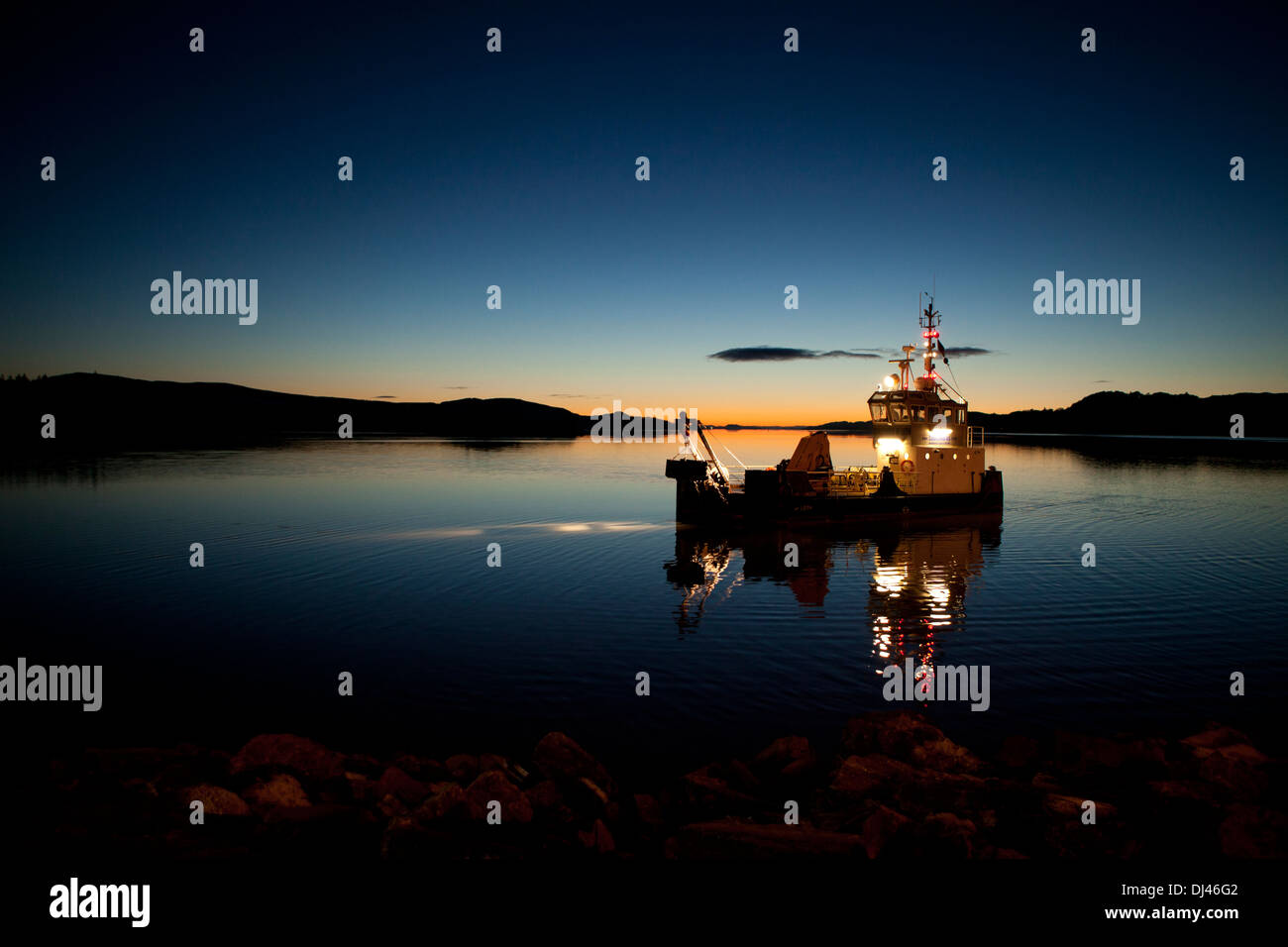 Tug at night hi-res stock photography and images - Alamy