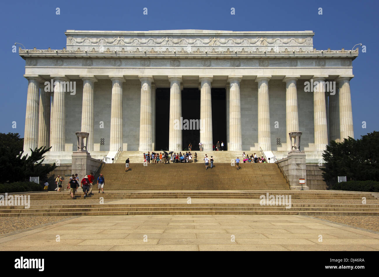 Columns exterior lincoln memorial hi-res stock photography and images ...