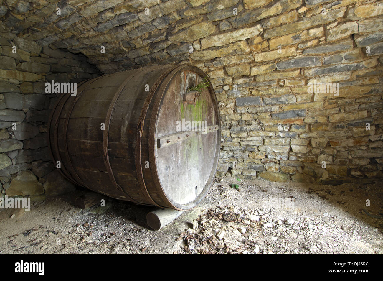 Old wine barrel Stock Photo - Alamy