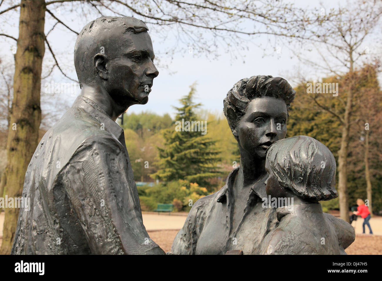 Sculpture of a family group at the entrance to Telford Town Park Stock ...