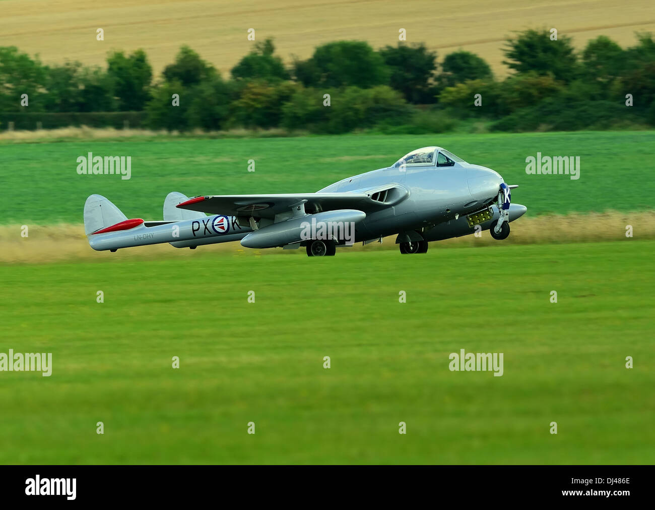 British fighter jet 1950s hi-res stock photography and images - Alamy