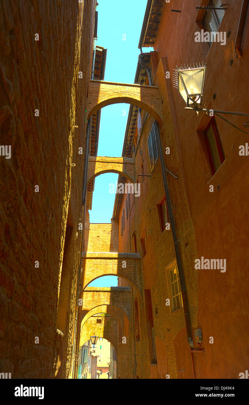 Narrow alley with arch hi-res stock photography and images - Alamy
