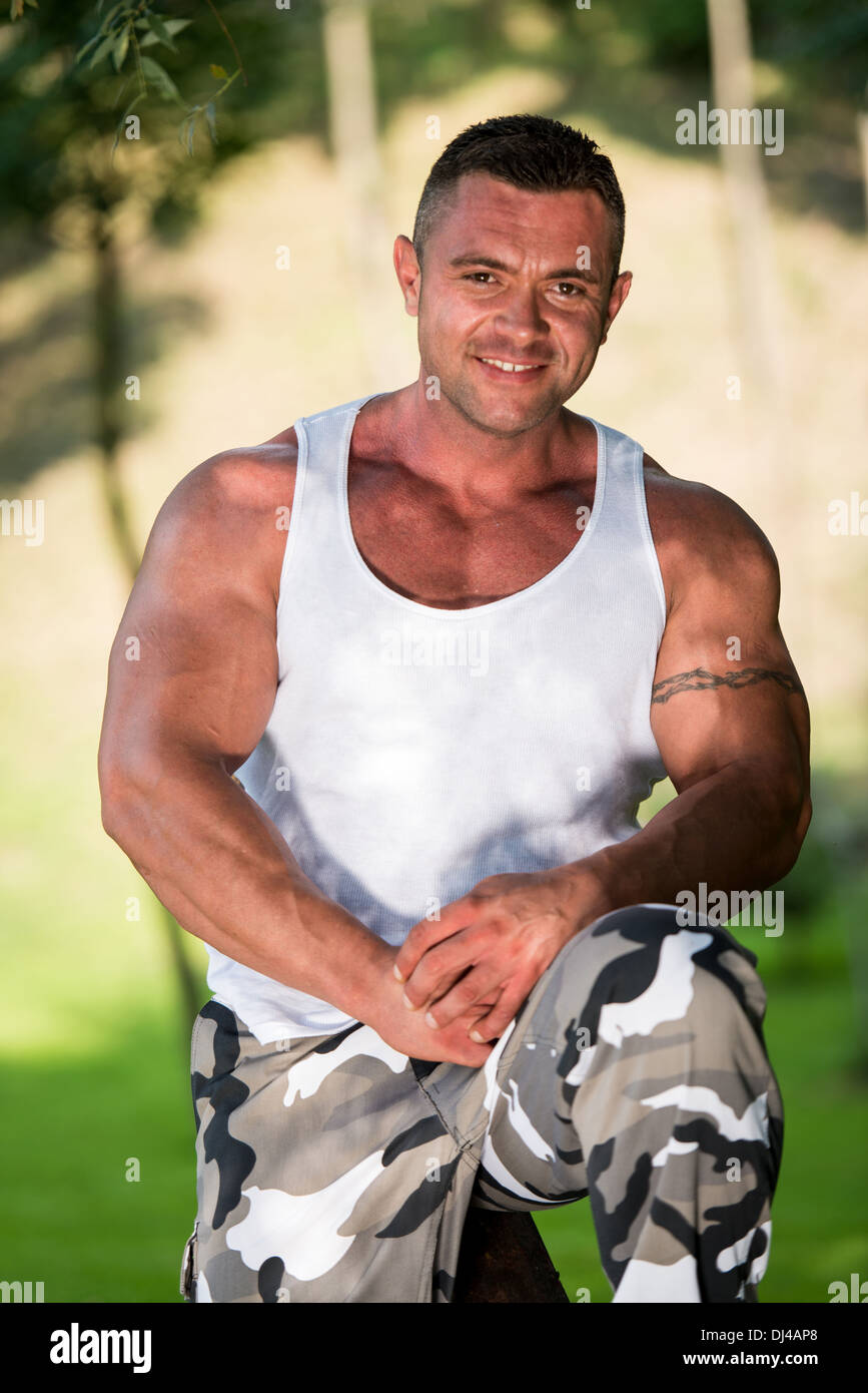 Bodybuilder sun hi-res stock photography and images - Alamy