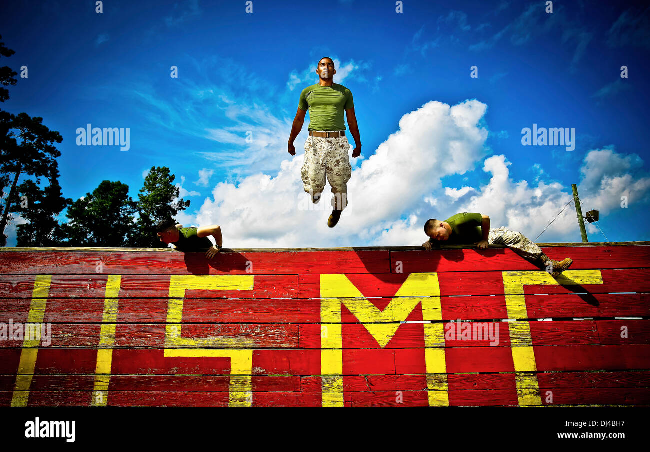 Marine corps obstacle course hi-res stock photography and images - Alamy