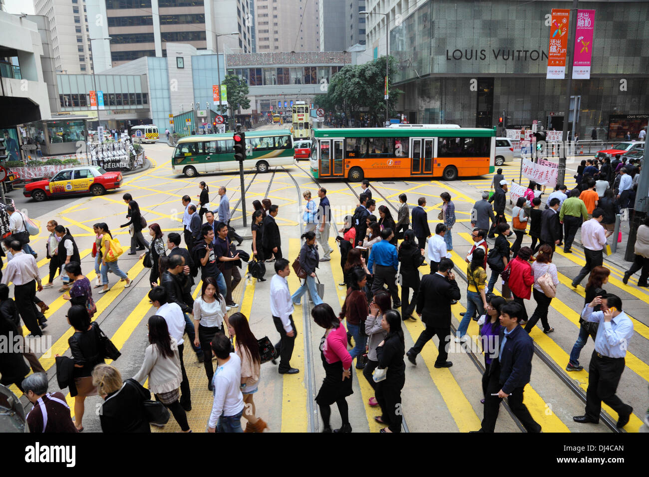 Crowded street hi-res stock photography and images - Alamy
