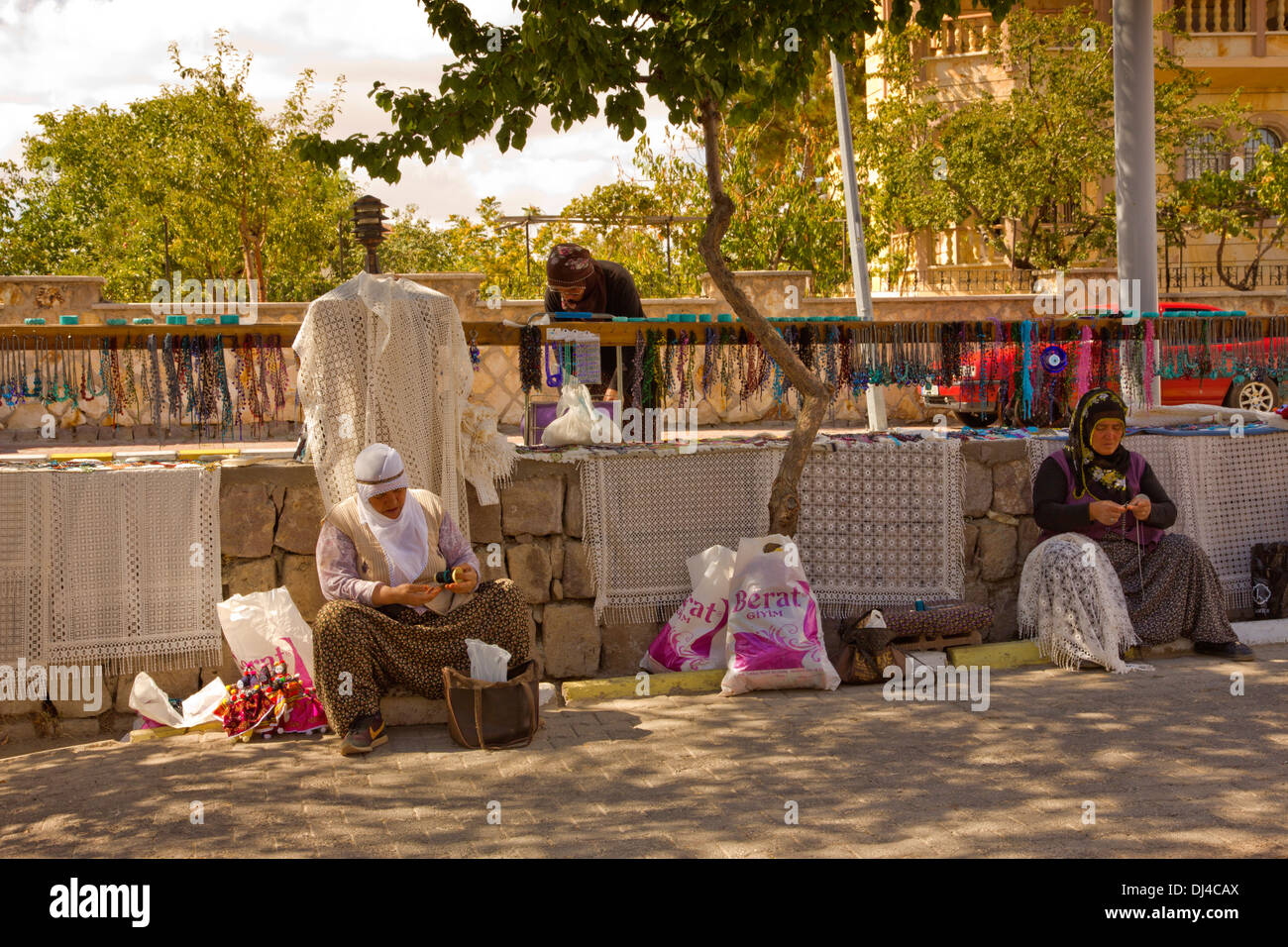 Lace makers hi-res stock photography and images - Alamy
