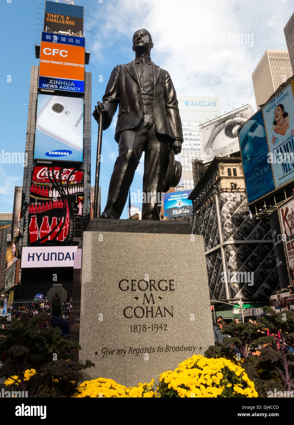 George Cohan Statue in Times Square, NYC Stock Photo - Alamy