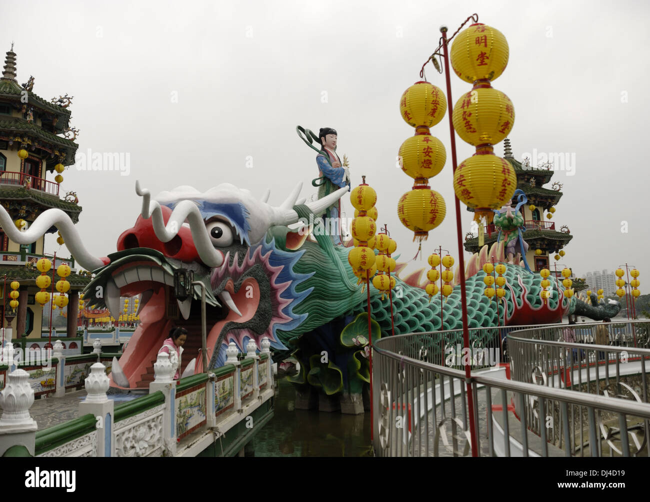 Spring dragon temple hi-res stock photography and images - Alamy