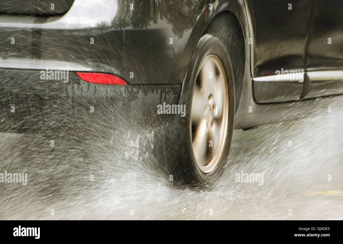 Car puddle hi-res stock photography and images - Alamy