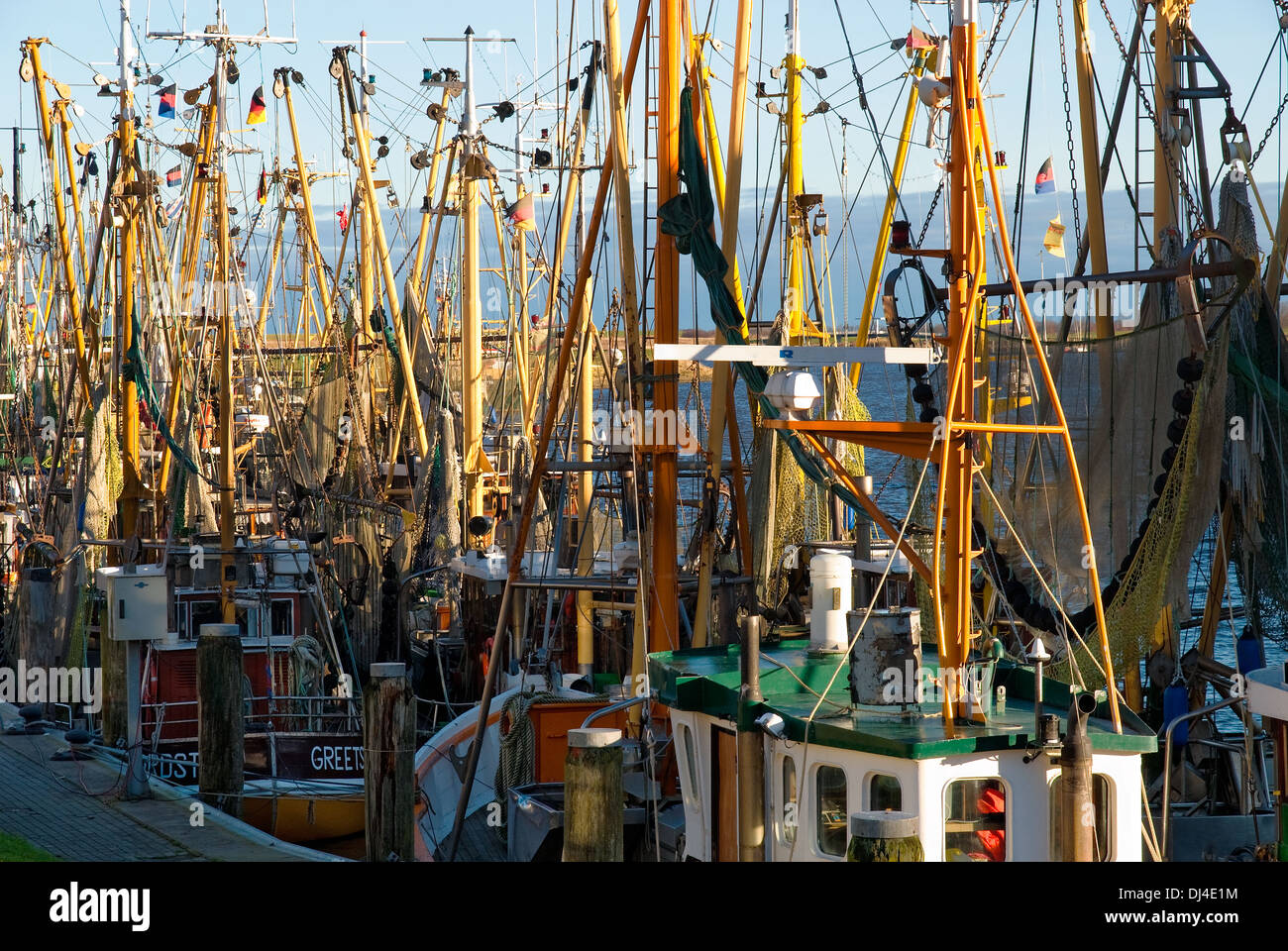 Masts of boats hi-res stock photography and images - Alamy