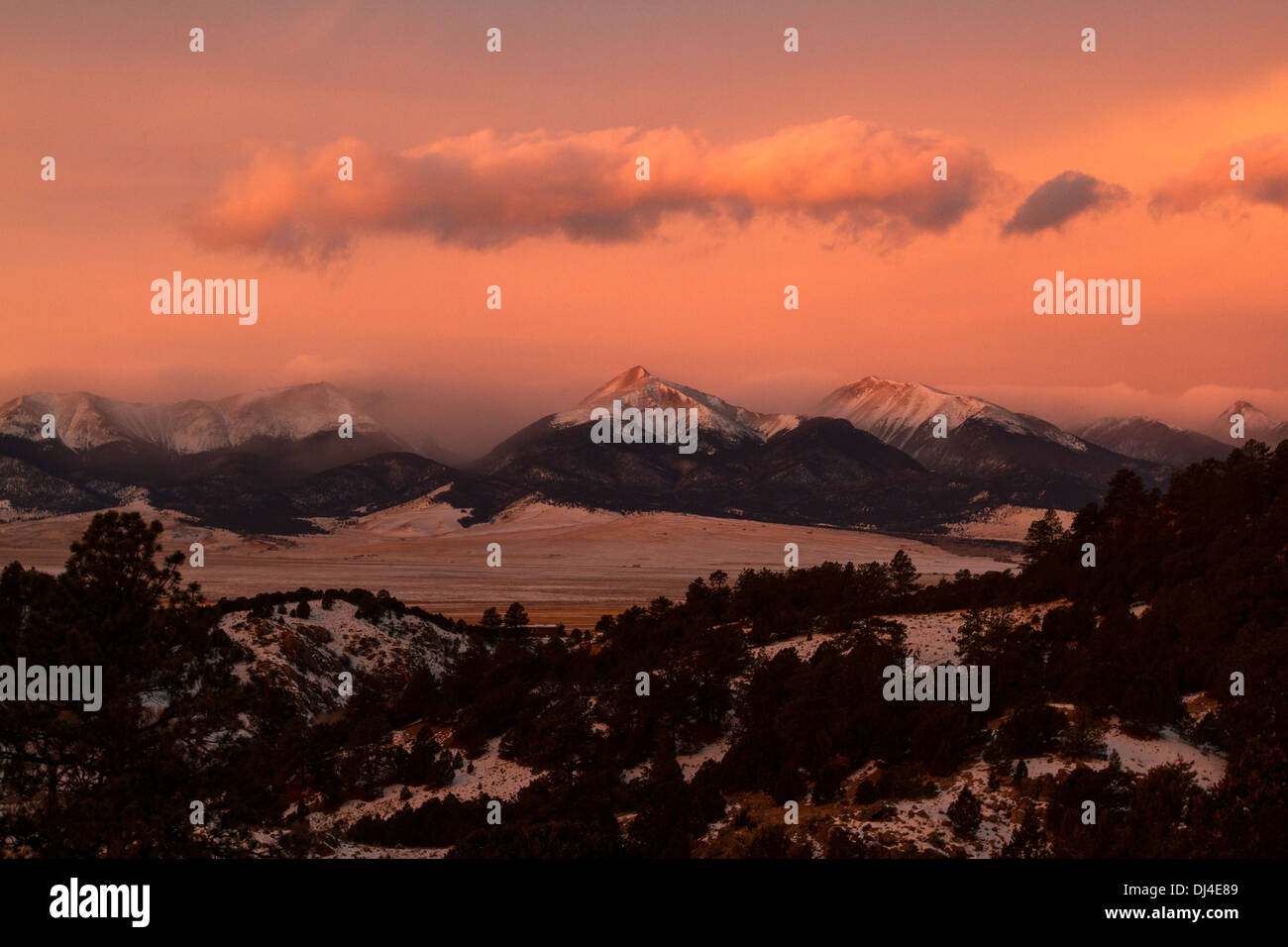 Sunrise over snow capped mountains hi-res stock photography and images ...