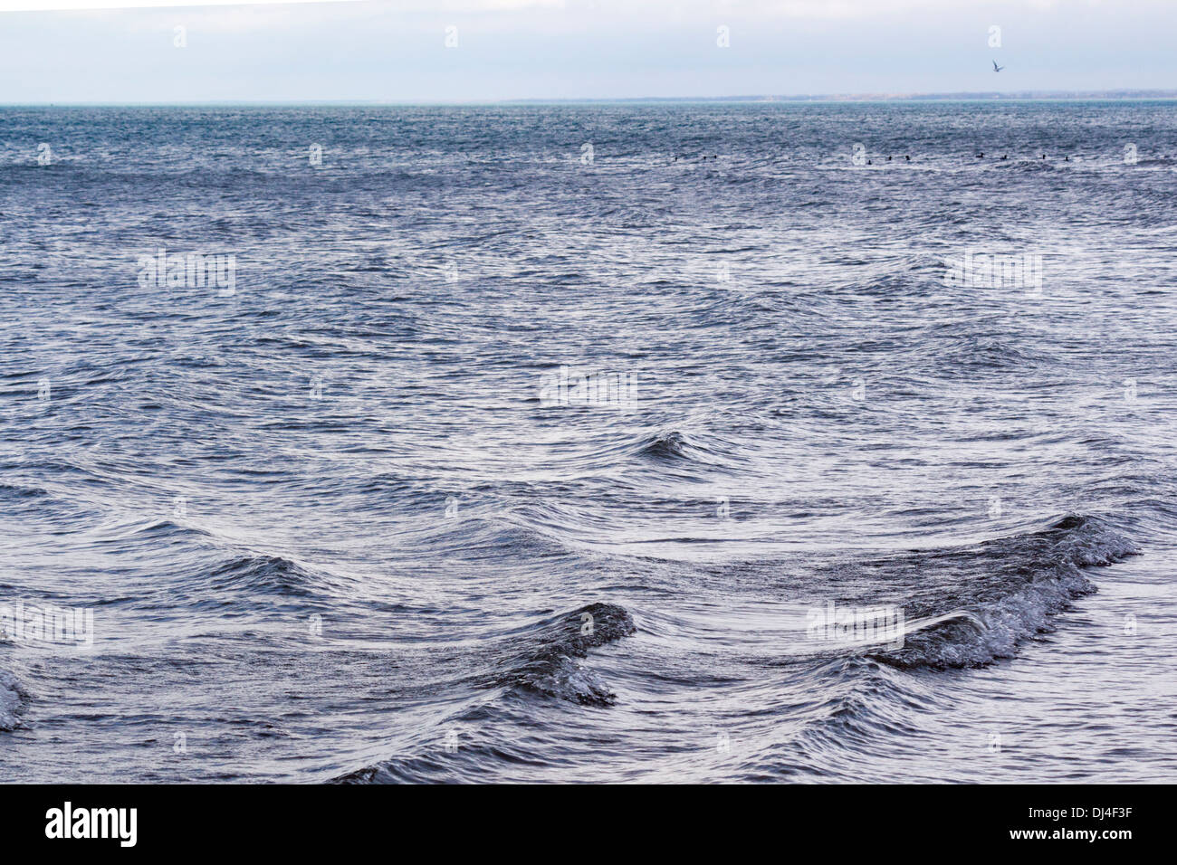 Water waves on lake hi-res stock photography and images - Alamy