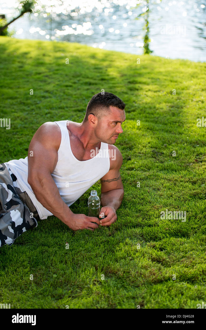 Bodybuilder resting holding water bottle hi-res stock photography and ...