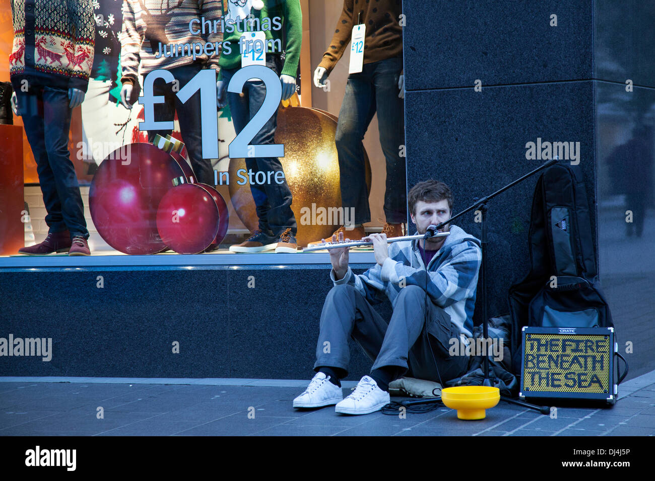 Liverpool one busker hi-res stock photography and images - Alamy