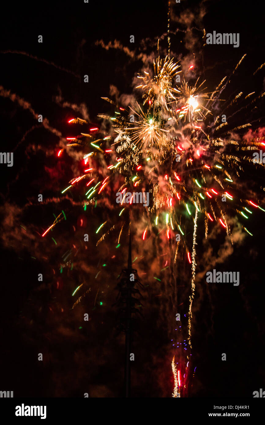 Red fireworks hi-res stock photography and images - Alamy