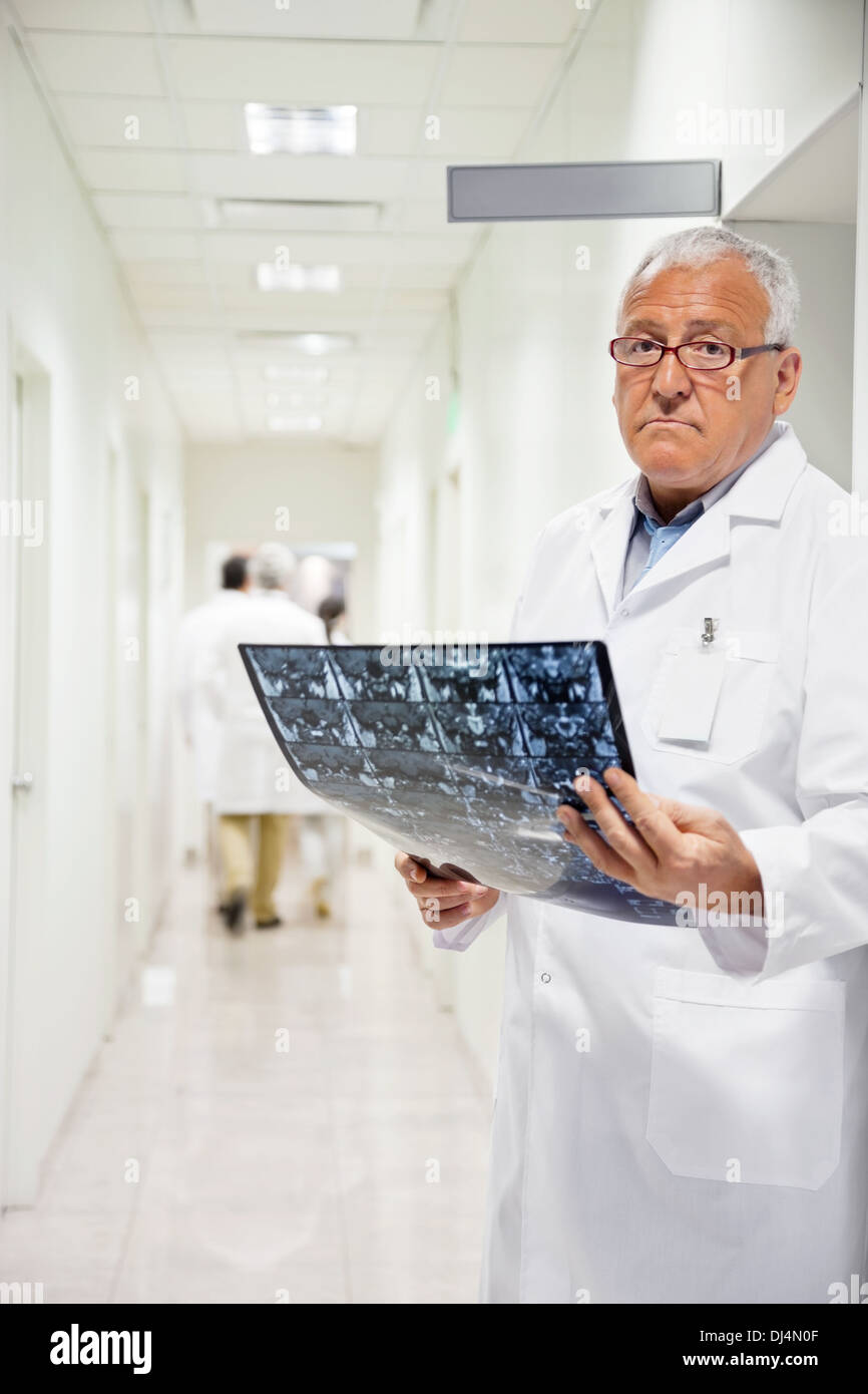 Doctor xray vertical hi-res stock photography and images - Alamy