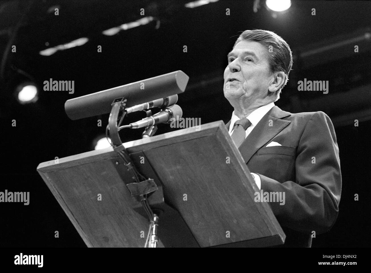 Ronald reagan speech hi-res stock photography and images - Alamy